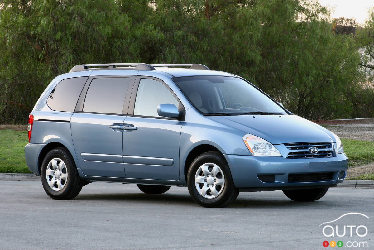 Kia Is Recalling Old Sedona Minivans And Sorento SUVs Car News Auto123