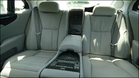 2008 Lexus LS 600h L Executive Review Editor's Review | Car News | Auto123