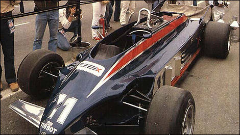 F1: The stunning twin chassis Lotus T88 of 1981 | Car News | Auto123