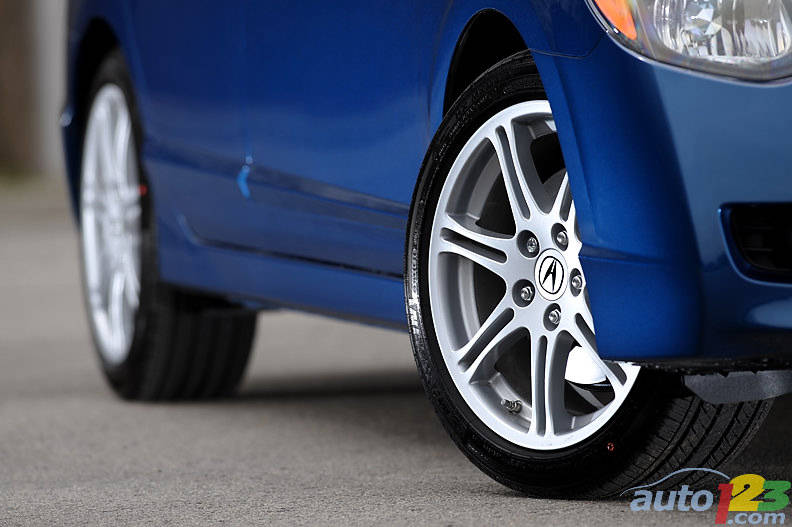 2010 Acura CSX Type-S Review Editor's Review | Car News | Auto123