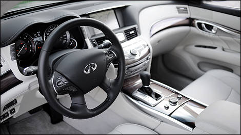 2011 Infiniti M56x AWD Review Editor's Review | Car News | Auto123