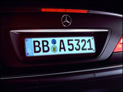 MERCEDES NEW SELF-ILLUMINATING NUMBER PLATES | Car News | Auto123
