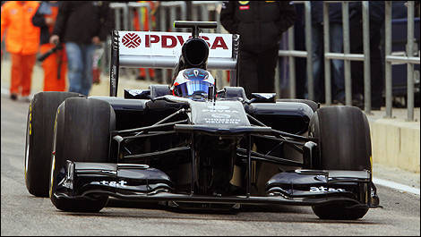 F1: New Williams FW33 revealed at Valencia (+photos) | Car News | Auto123