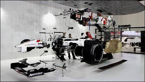 Mercedes GP Formula 1 car taken into pieces | Car News | Auto123