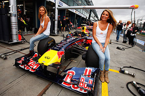 Top 10 beautiful girls in racing | Car News | Auto123
