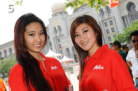 Top 10 beautiful girls in racing | Car News | Auto123