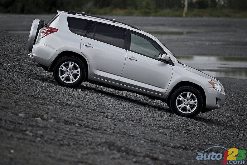 2011 Toyota RAV4 4WD Review Editor's Review | Car News | Auto123