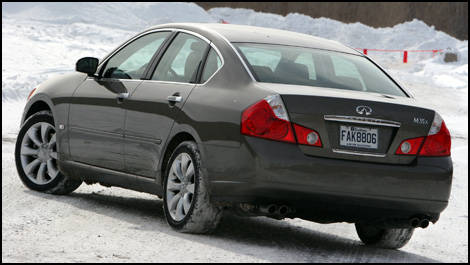 2007 Infiniti M35x Road Test Editor's Review | Car News | Auto123