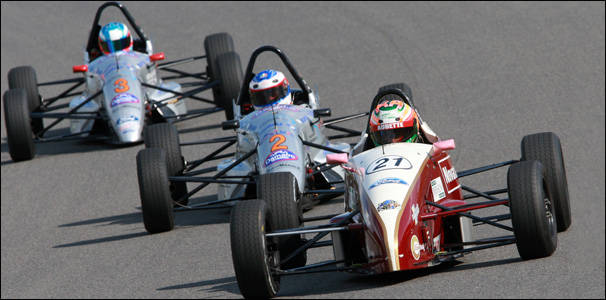 La Formule 1600 au circuit ICAR | Actualités automobile | Auto123