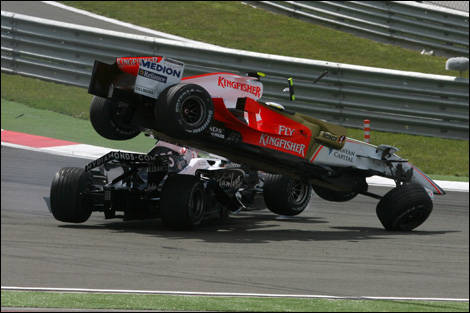 F1: Giancarlo Fisichella's crash at the GP of Turkey (Photos) | Car ...