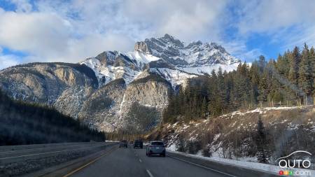 Using hazard lights in winter: each province has own rules | Car News ...