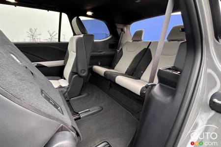 2026 Lexus TX 500h test drive | Car Reviews | Auto123