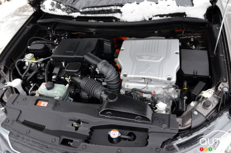 2018 Mitsubishi Outlander PHEV Winter Review | Car Reviews | Auto123