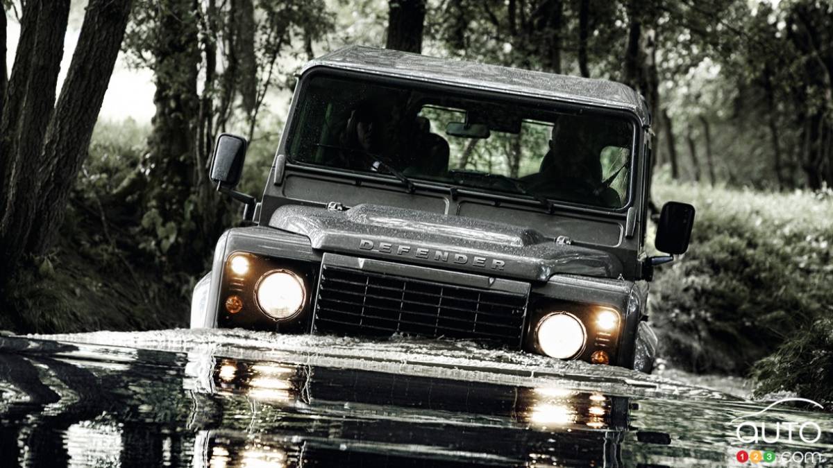 After nearly 70 years, the Land Rover Defender is no more | Car News ...