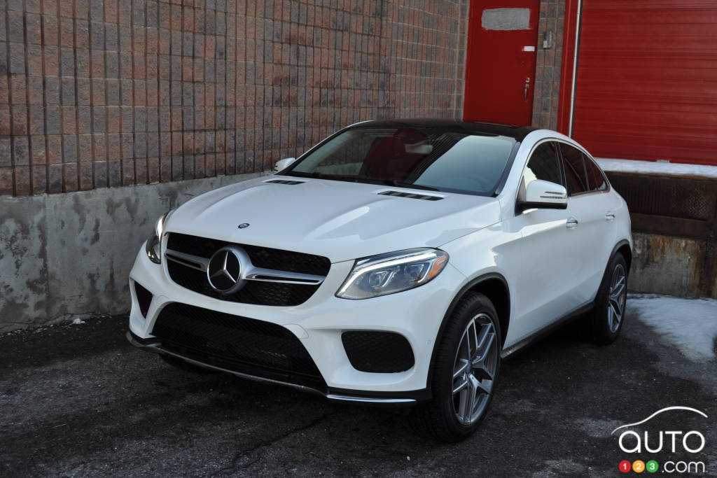 2016 Mercedes GLE Coupe boldly takes on the X6 | Car Reviews | Auto123