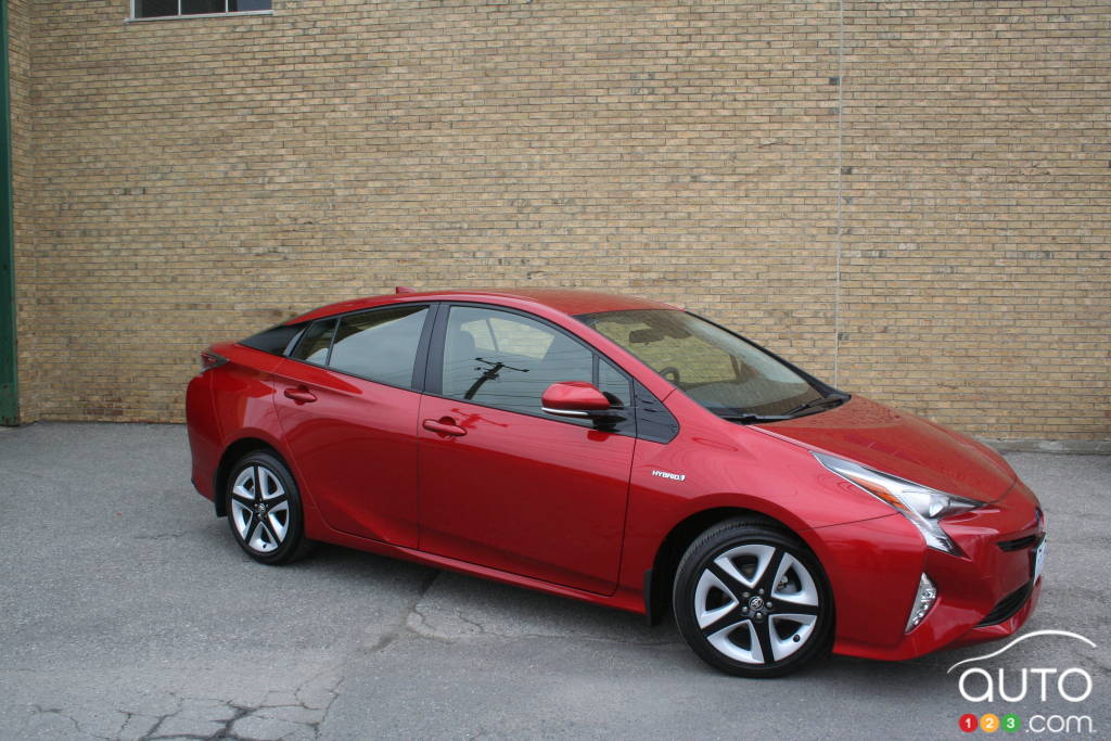 2016 Toyota Prius is still the king of hybrids | Car Reviews | Auto123