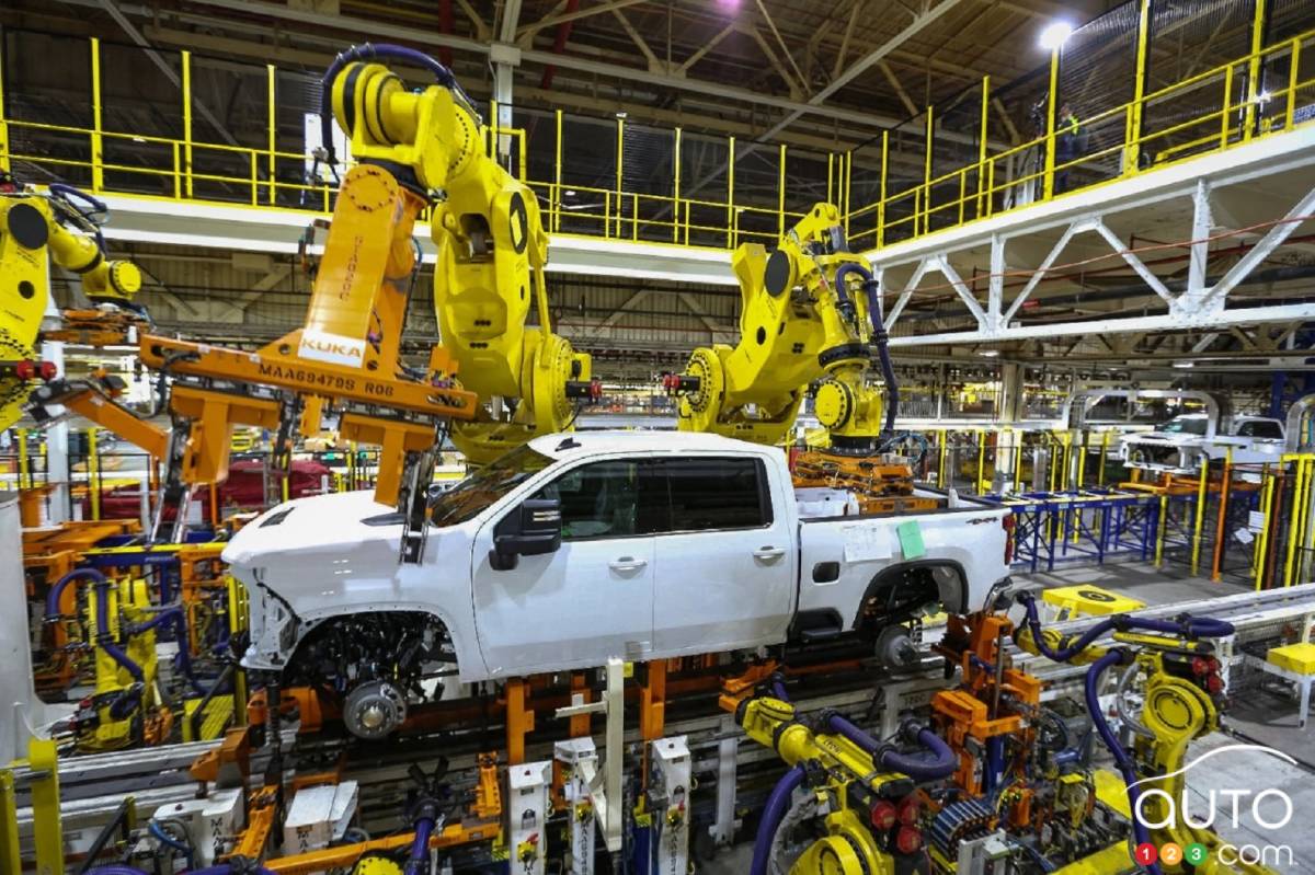 GM pickup truck production in Oshawa to start early | Car News | Auto123