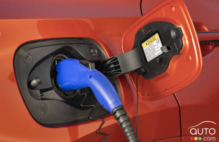 Top 10 PHEV/Plug-in Hybrid SUVs in Canada for 2025 | Car News | Auto123