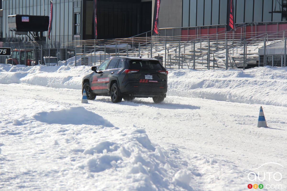 Motomaster Winter Edge II essai : nous testons le nouveau pneu sur ...