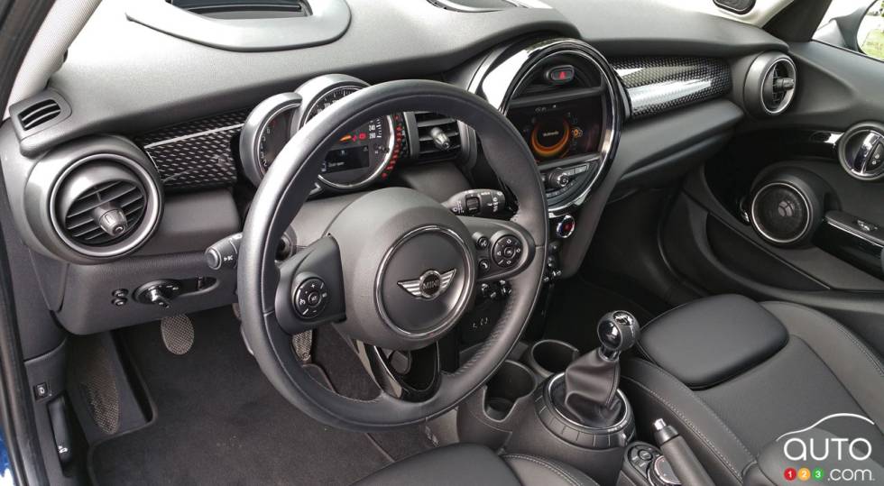 2016 MINI Cooper S 5-door pictures | Auto123