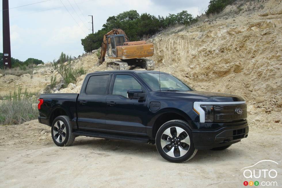 Photos du Ford F-1250 Lightning 2022 | Auto123