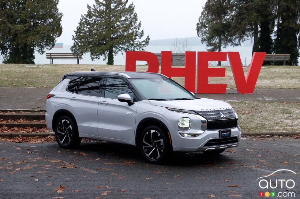 2023 Mitsubishi Outlander PHEV pictures | Auto123