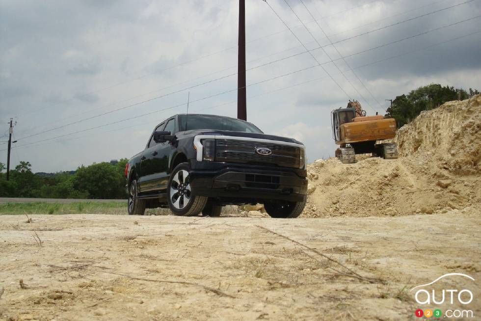 Photos du Ford F-1250 Lightning 2022 | Auto123