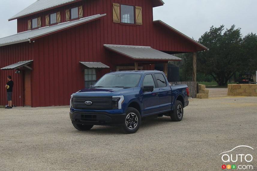 Photos du Ford F-1250 Lightning 2022 | Auto123