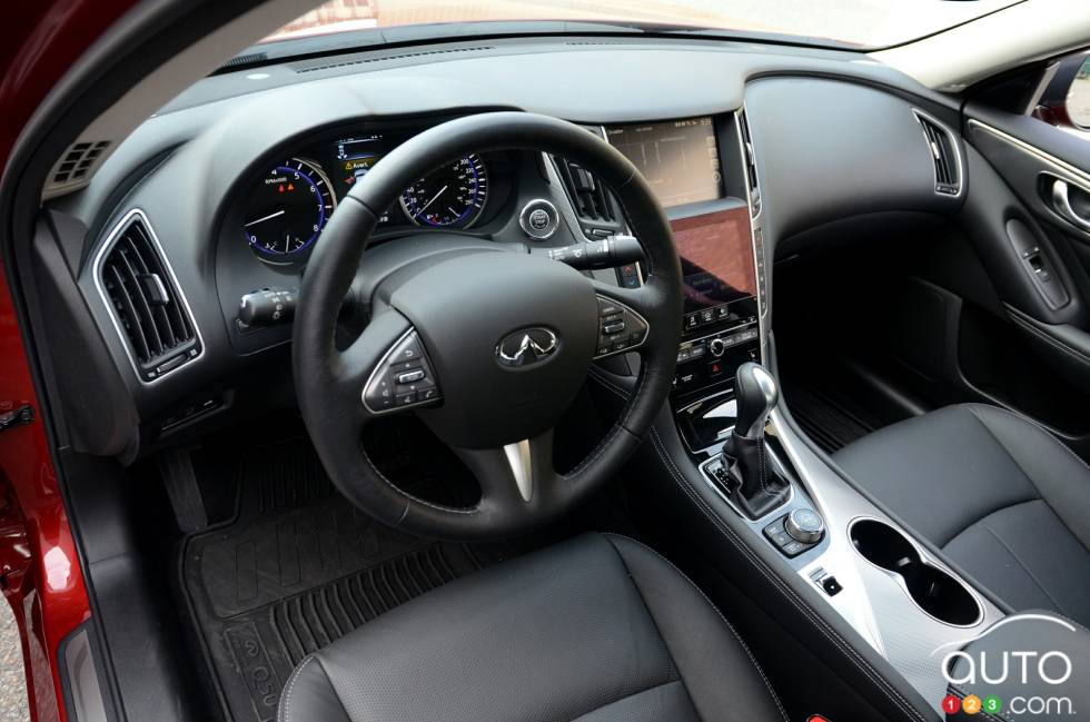 2016 Infiniti Q50 2.0T pictures | Auto123