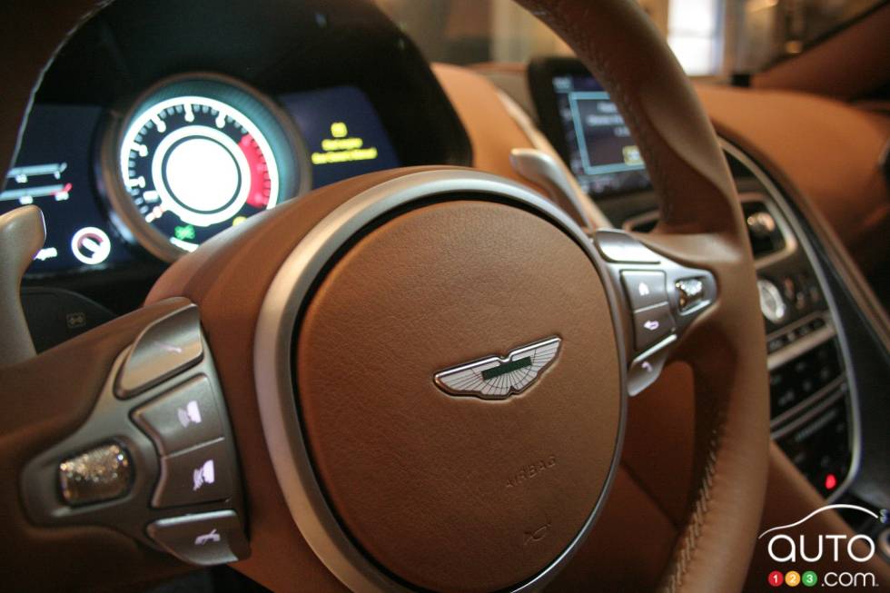 Aston Martin DB11 pictures | Auto123