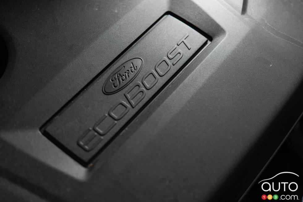 2015 Ford Escape Ecoboost Titanium pictures | Auto123