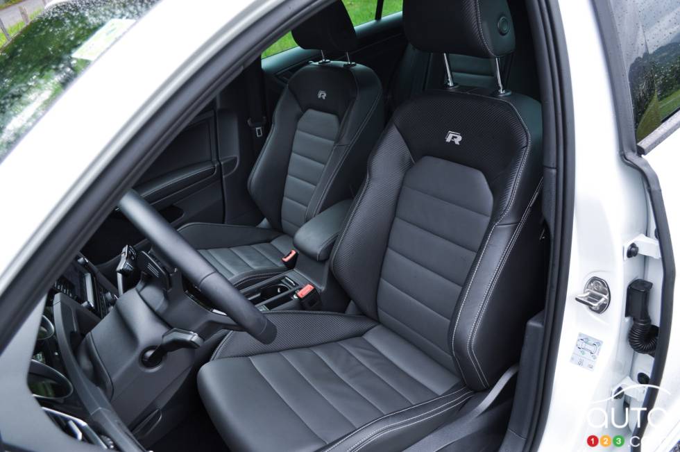 2015 Volkswagen Golf R pictures | Auto123