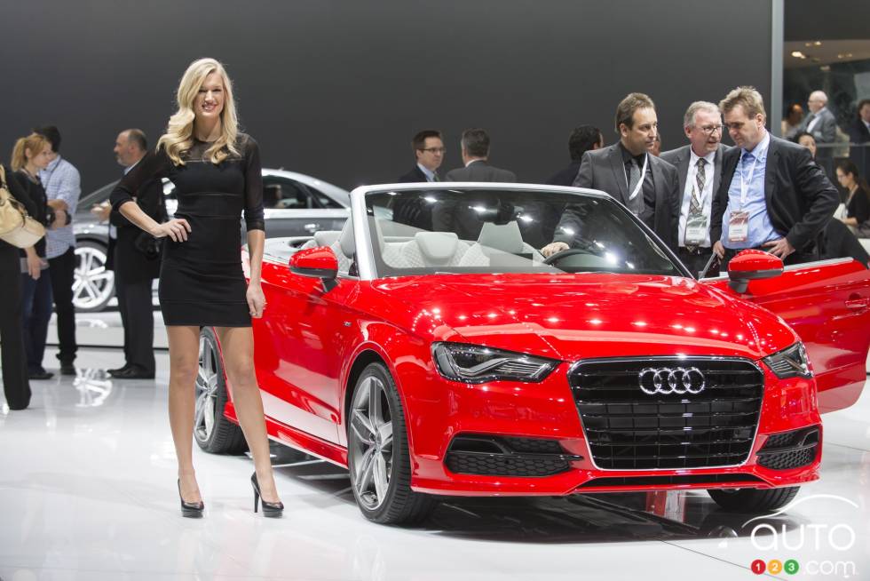 2014 Detroit auto-show booth babes pictures | Auto123