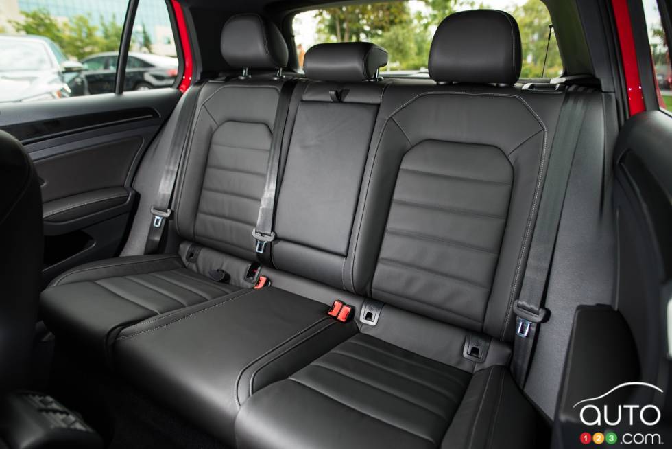 2016 Volkswagen Golf R pictures | Auto123