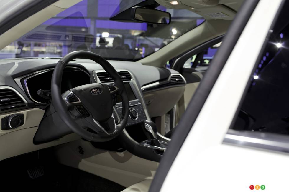 Photo de la Ford Fusion Hybride 2013 au Salon de l'auto de Détroit ...