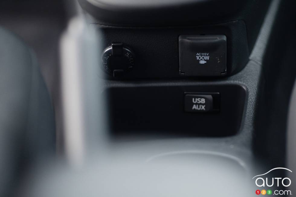 2013 Toyota Matrix XRS pictures | Auto123