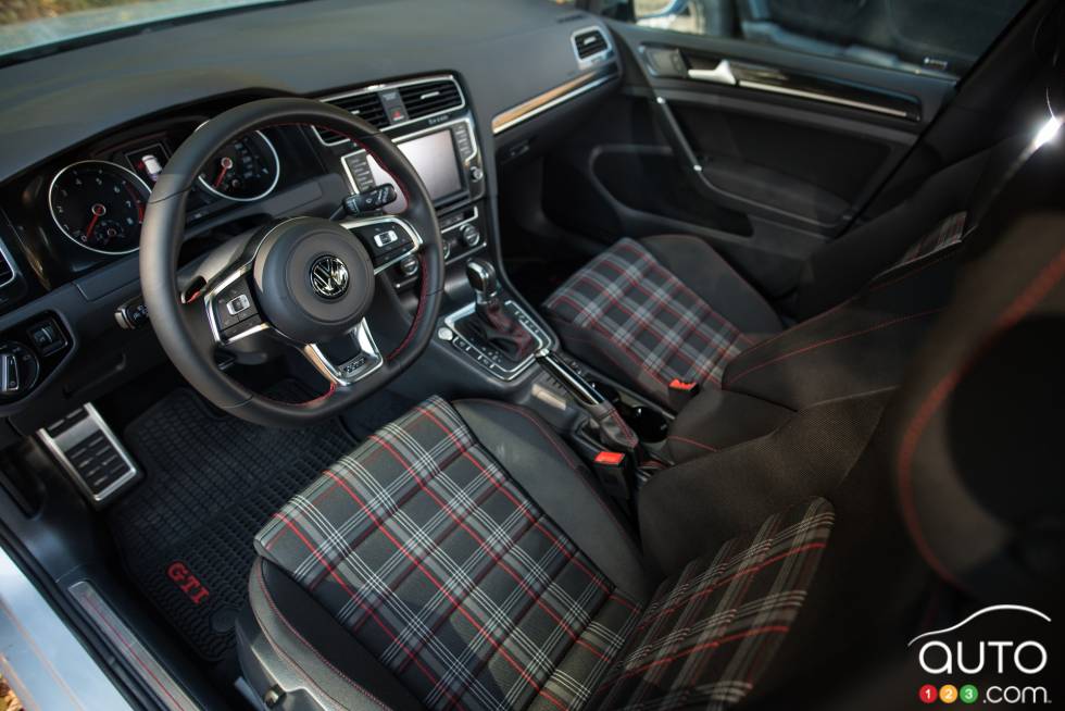2016 Volkswagen Golf GTI pictures | Auto123
