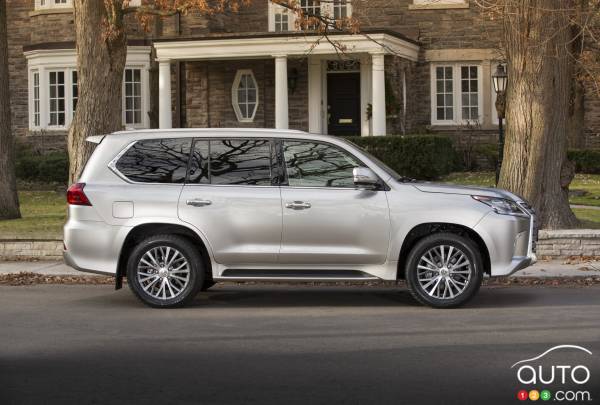 2016 Lexus LX 570 pictures | Photo 8 of 28 | Auto123