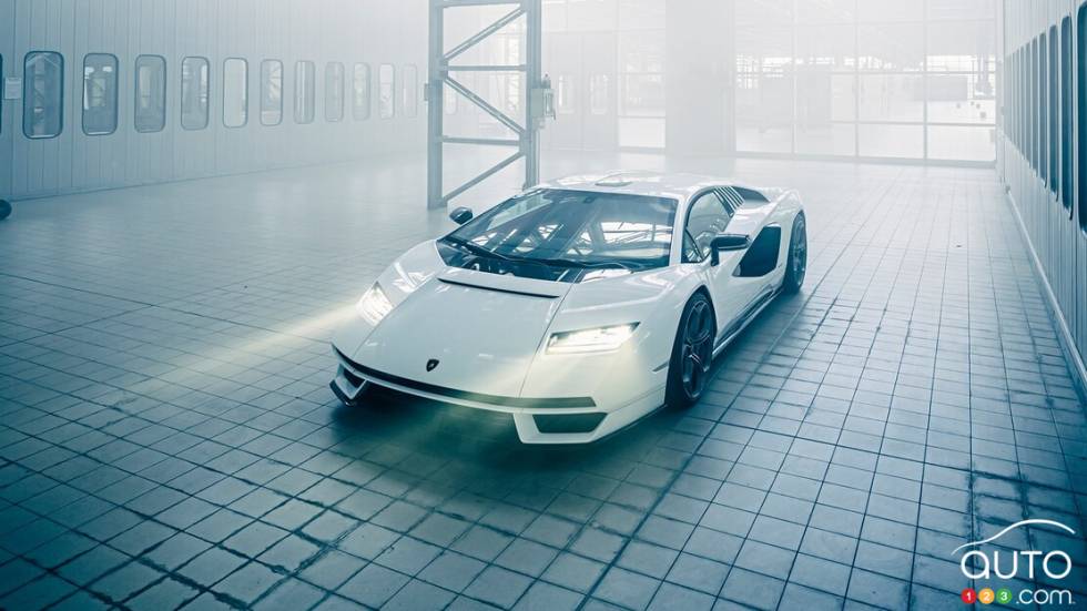 Lamborghini Countach LPI 800-4 pictures | Auto123