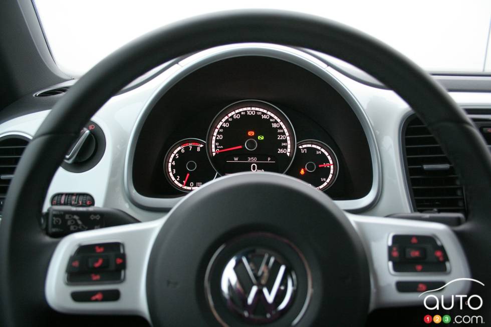2015 Volkswagen Beetle 1.8 TSI pictures | Auto123